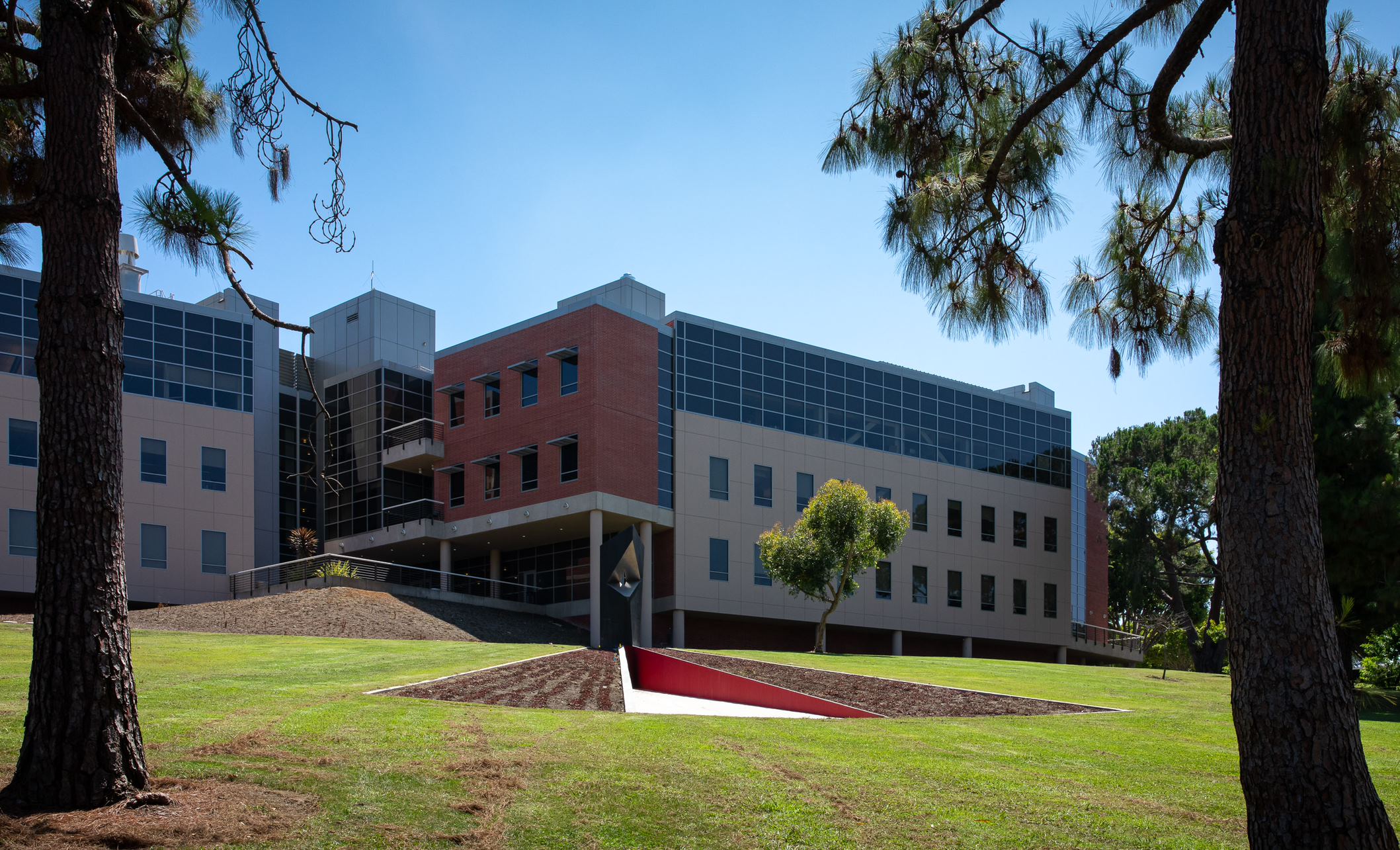 Chemistry and Biochemistry Faculty Appointed 2023-24 Fulbright U.S ...