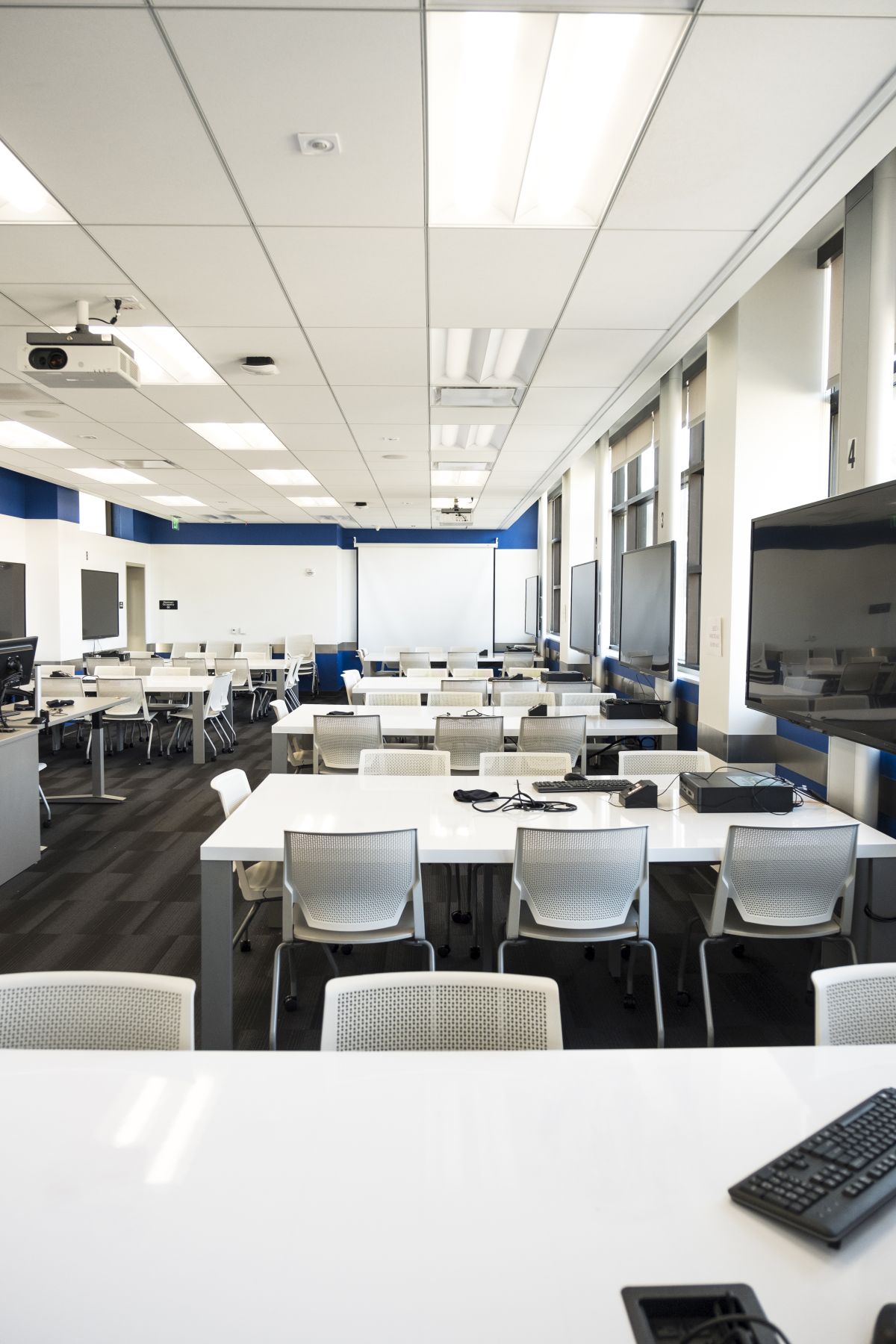Active Learning Classroom - LA2 200 | California State University Long ...